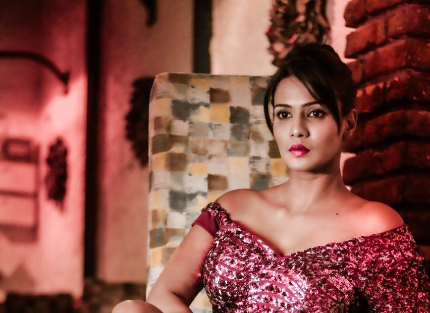 போலீசுக்கு சவால் விட்ட நடிகை மீரா மிதுன் கைது